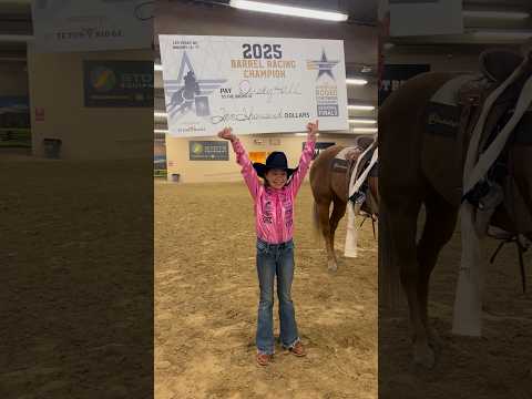 Dusky Lynn Hall won the final, running in 14.941 seconds!???????? #cowgirl