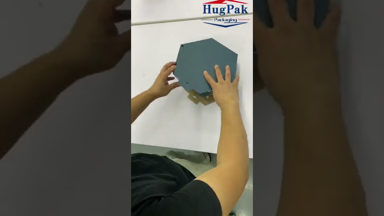 Folding custom printed apple fruit corrugated paper packaging box for Mr.Apple from New Zealand.