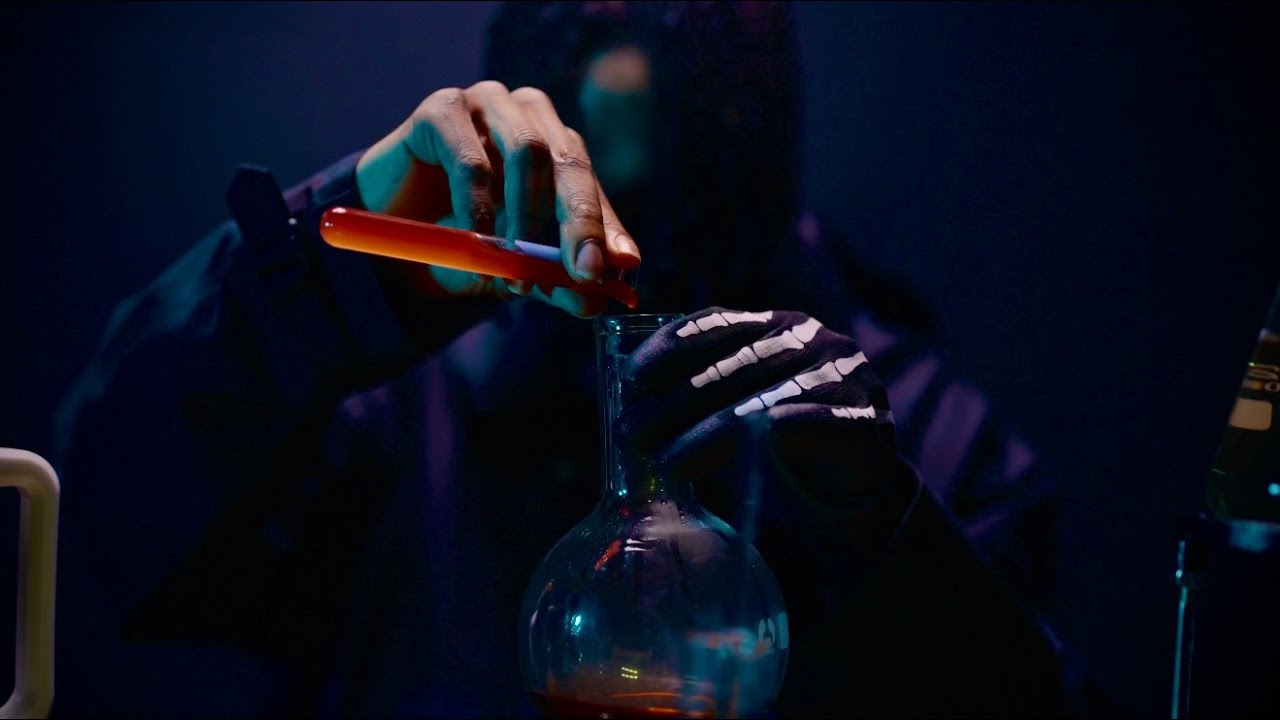 Lyrics & Translations of Who Mek E Rum? by Kraff | Popnable