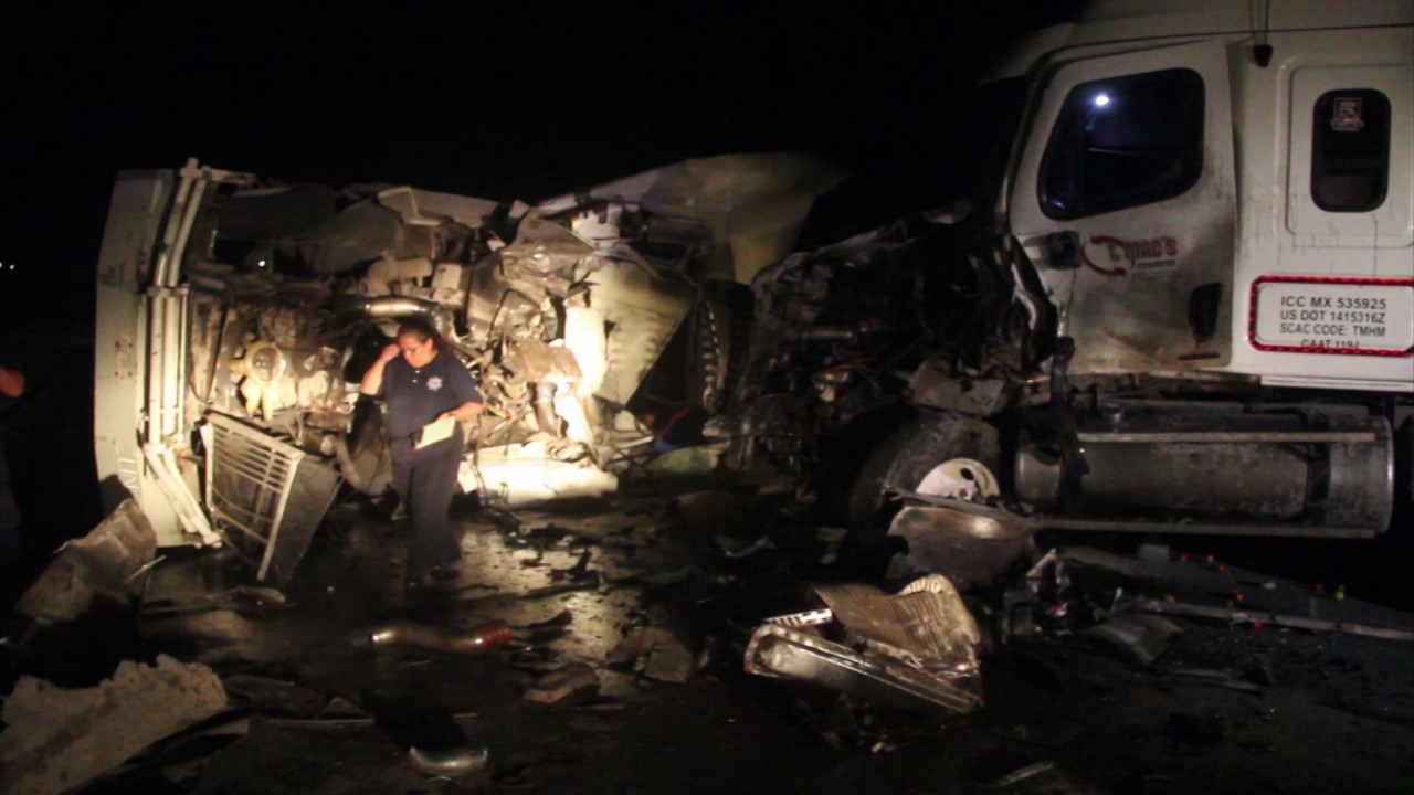 Trailero pierde la vida en aparatoso accidente