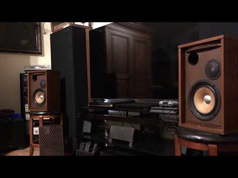 Vintage Sansui SP-35 1973 (Rare) Bookshelf Speakers (free local pickup available)