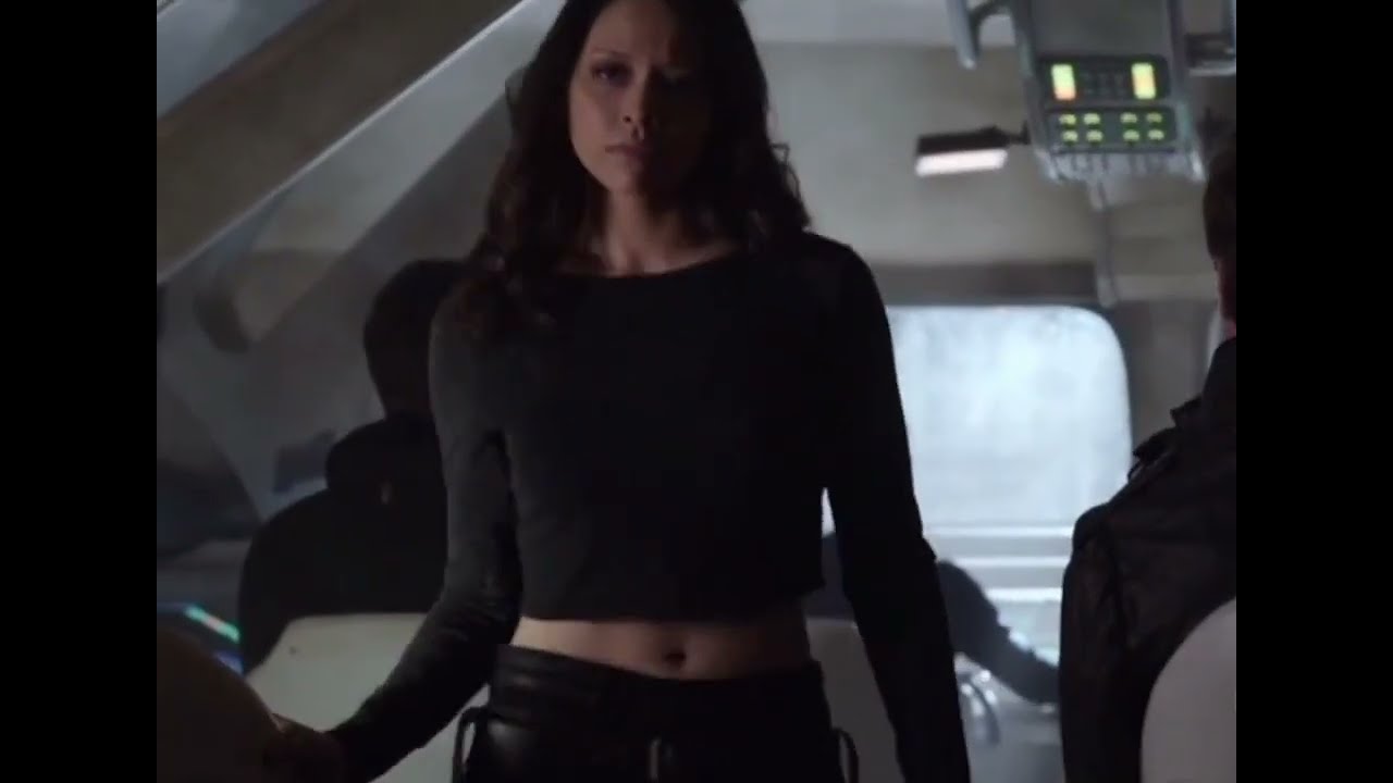 Melissa O'Neil looking good in pants 0
