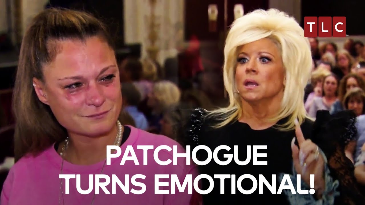 Connecting 800 Souls to the Spirit World! | Long Island Medium S9 E6 | TLC