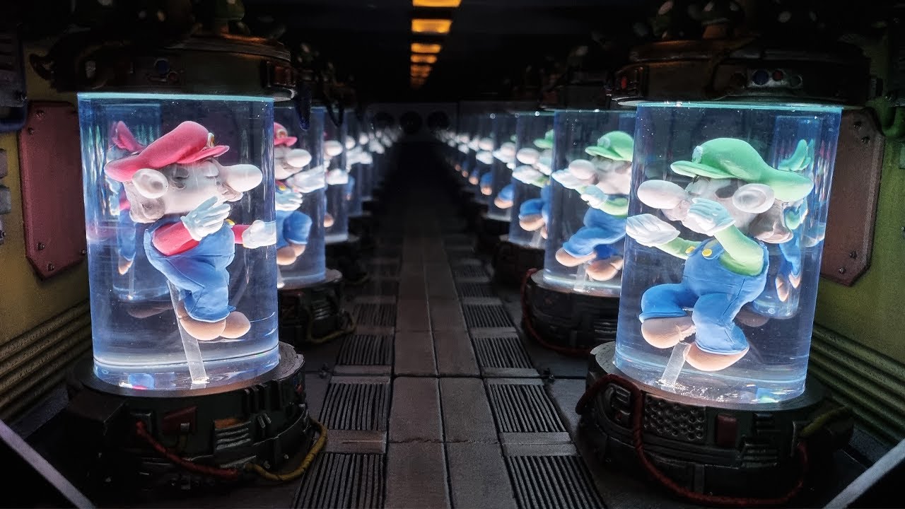 I used mirrors to make infinite Mario and Luigis