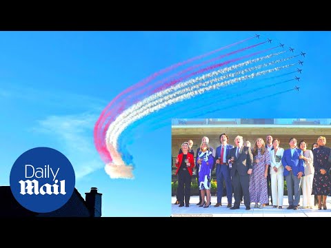 Red Arrows dazzle with colourful acrobatic display over Carbis Bay