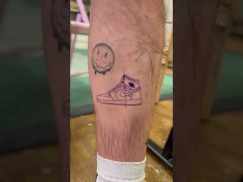 👟 How Cool Is This Nike Trainer Tattoo By Evatattooer #tattuba #tattoo #tattooartist #shorts #nike