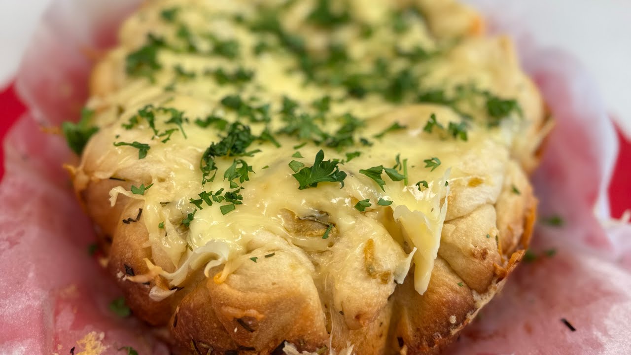 Crockpot cheezy garlic Monkey Bread