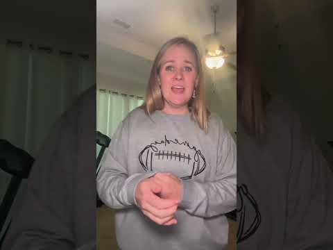 Lightweight Gameday Sweatshirt for Fall #football #gameday #sweatshirt #fall