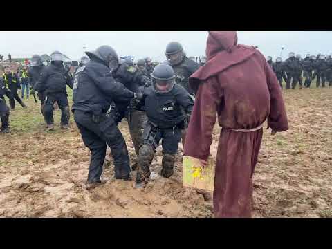 Riot police are stuck in the mud. Enter a wizard… 🧙‍♂️ – Mark Carrigan
