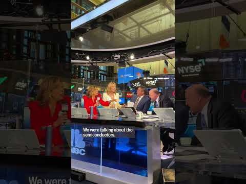 #HodaKotb and #SavannahGuthrie crashed CNBC's #SquawkBox before ringing the #NYSE opening bell!