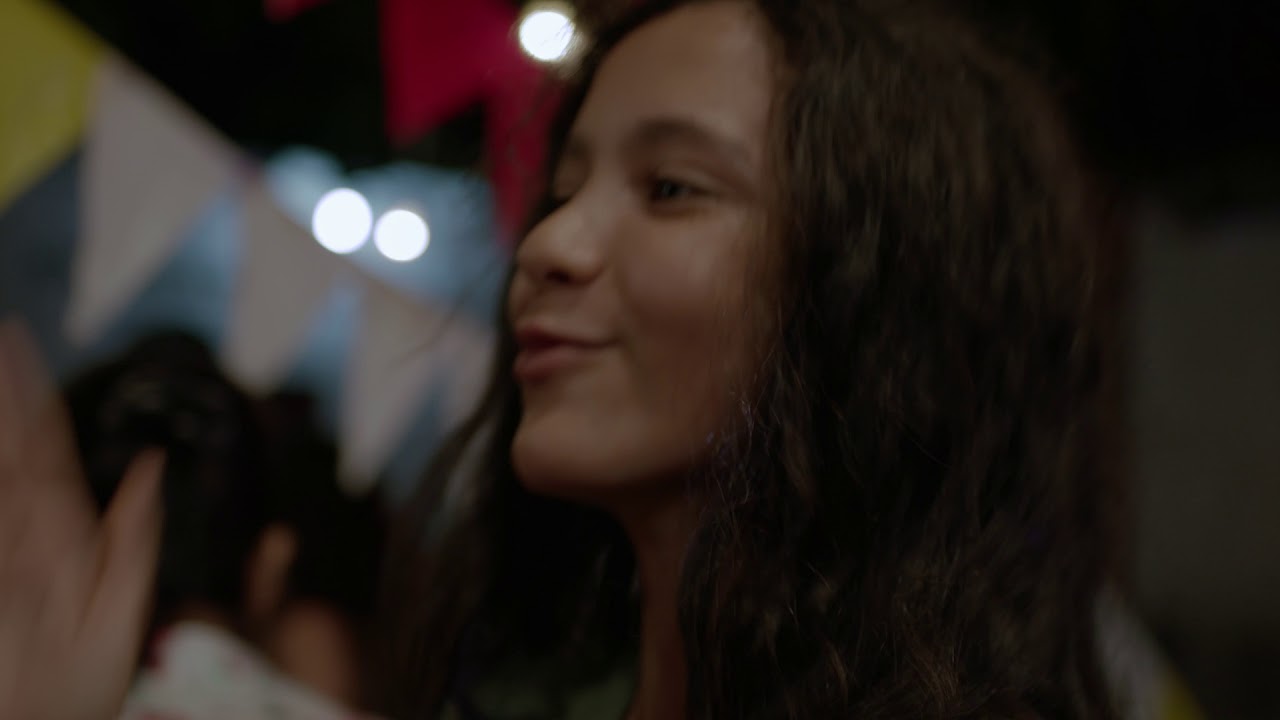 NIÑA ERRANTE - Wandering Girl - Trailer Oficial Subs Eng