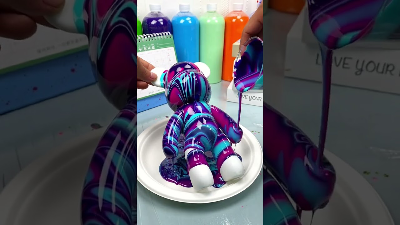 DIY SATISFYING BearBrick Fluid Art Painting Work