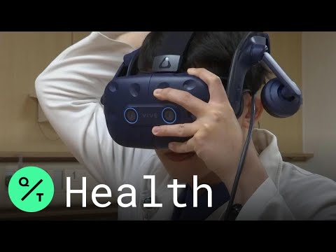Doctors Learn How To Treat Coronavirus Patient With VR