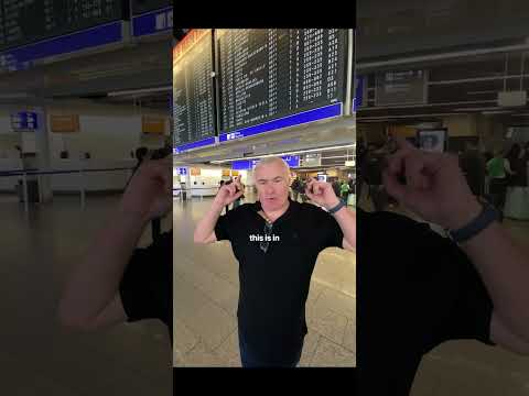 Frankfurt's flipping board (Old departure and arrivals board)