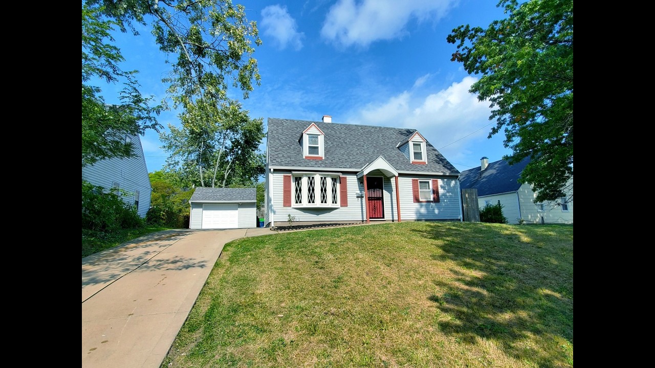 Renovated Cape Cod Gem with 4 Bedrooms – Move-In Ready Now