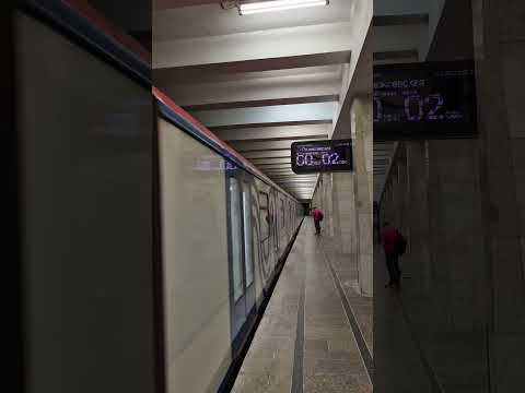 странный внешний вид! 81-765/766/767 «Москва 2017» №65130 на ст. Беговая #мосметро #поезд