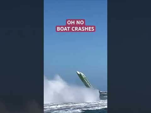 BOAT CRASHES Race World Offshore World Championship Key West