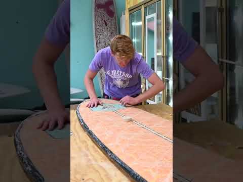 Here's how surfboards are professionally waxed. 🏄♀️ #surfing #waxing #surfboards