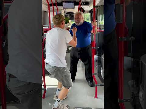 Random Acts of Kindness: Guy Surprises Strangers