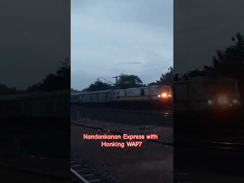 NANDANKANAN SUPERFAST EXPRESS: ARRIVAL AT HIJLI #southeasternrailways #puri #train