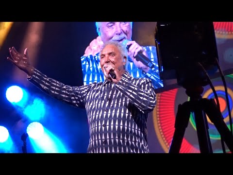 Tom Jones Kiss 10/7/24 Greek Theater Los Angeles, CA