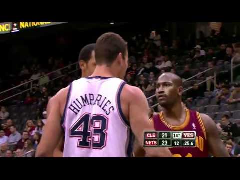Kris Humphries big block on Hollins' dunk (Nov. 9, 2010)