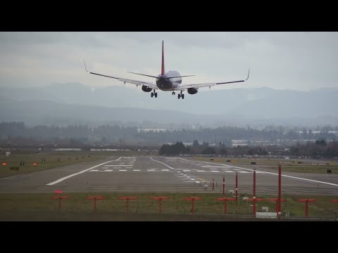 Sun Country 737-800 Landing Portland Airport (PDX)