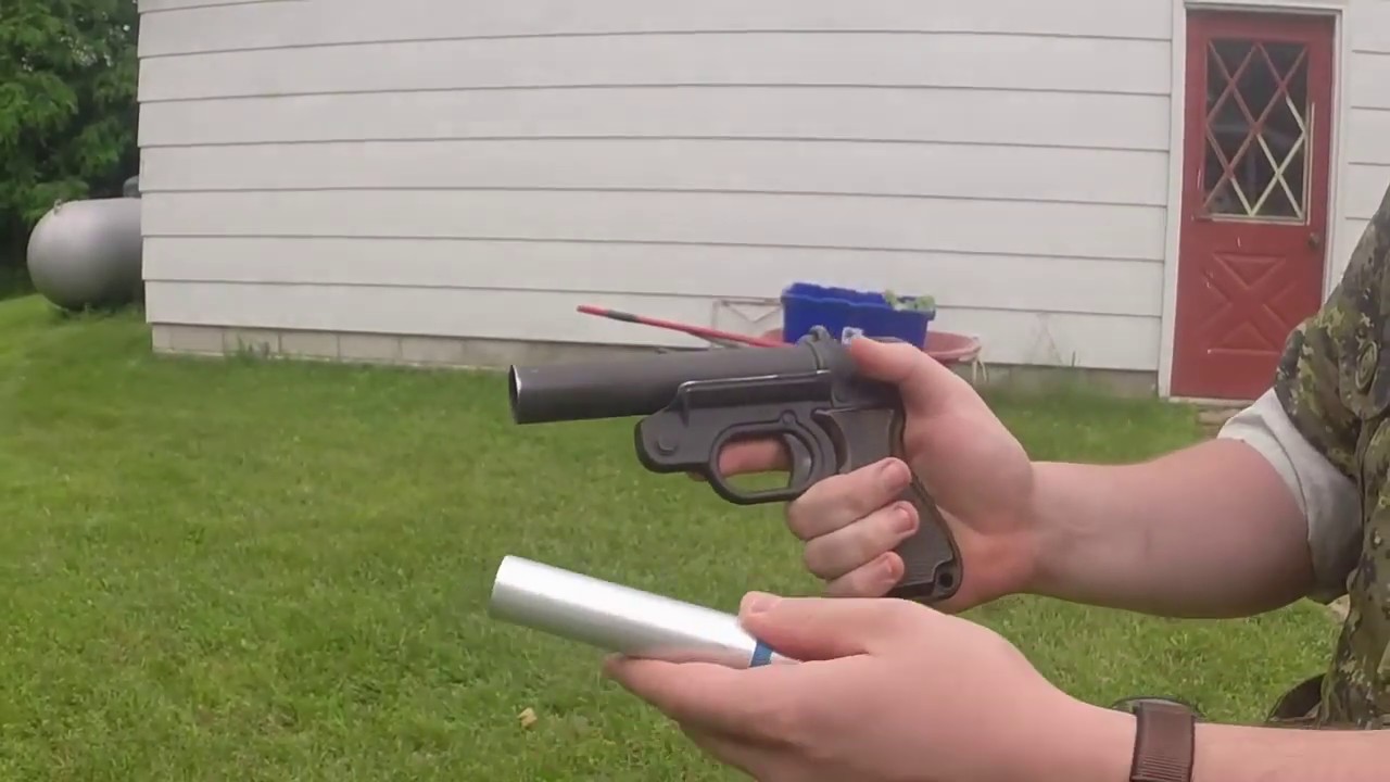 German Geco Army Flare Gun (26,5 mm) Firing