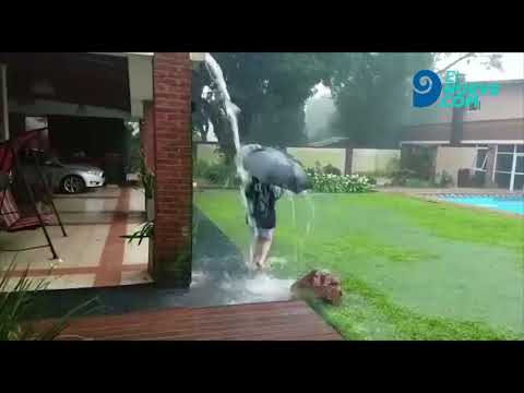 Durante una intensa tormenta, un rayo cae en el patio donde juega un niño, en Misiones