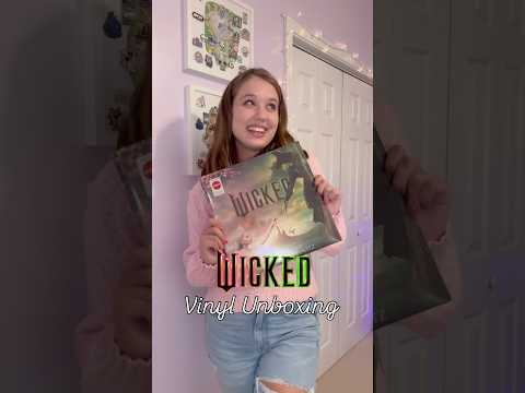 love this vinyl🩷💚 #musical #wicked #vinyl #unboxing