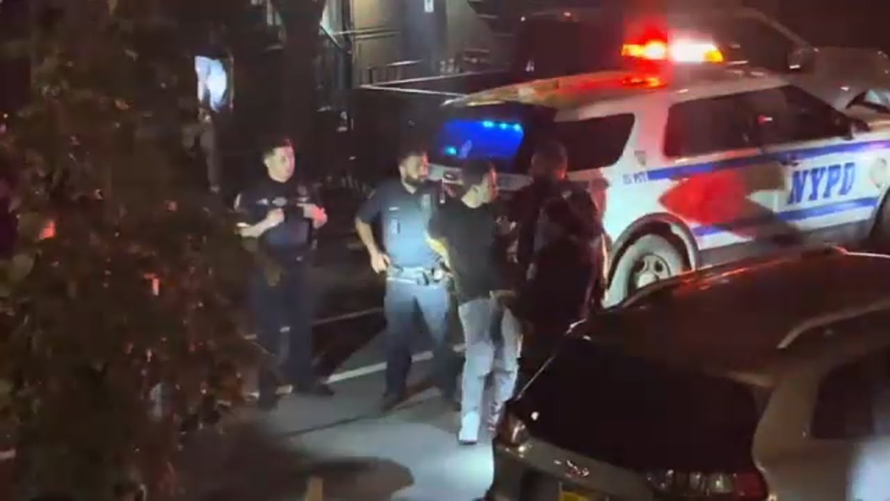 NYPD officer punched while trying to arrest suspect