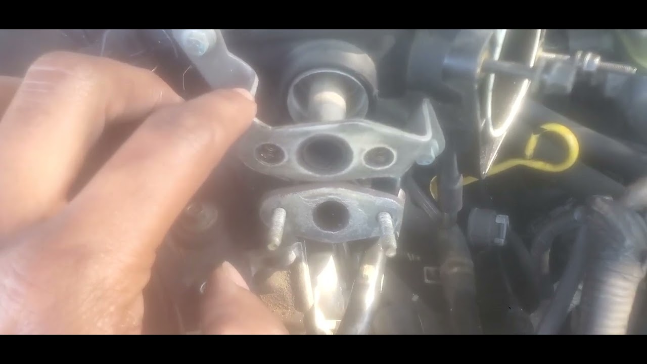 2003 Ford Taurus PCV (Positive Crankcase Ventilation) Valve and Hose Location