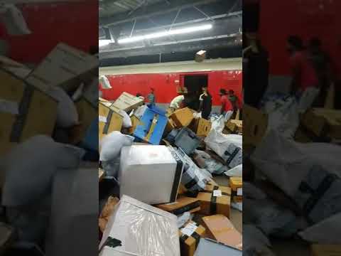 Courier service in INDIA🤣🤣 Laptop and other costly items are handling like this. 😆😆
