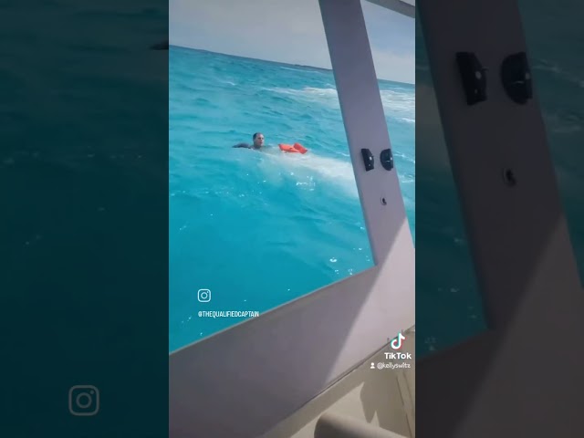 What happened on the Paradise Island, Bahamas? Blue Lagoon Tour boat ...