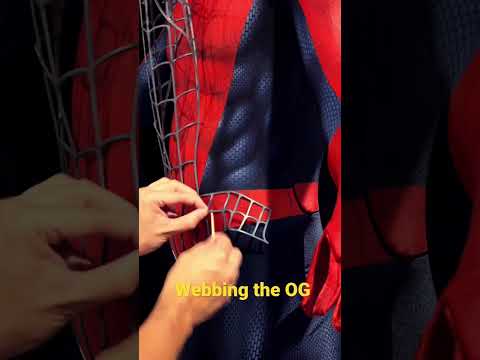 Glueing webs on an original 2002 Spider-Man suit!!