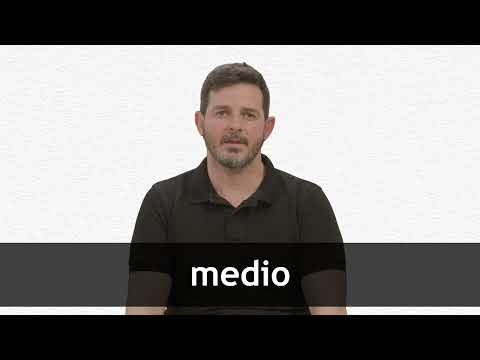 English Translation of “MEDIO” | Collins Spanish-English Dictionary