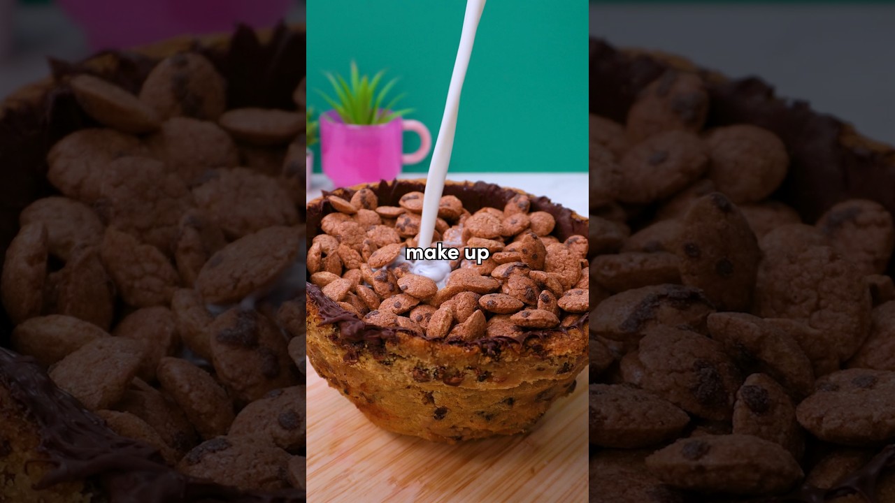 This CHOCOLATE CHIP COOKIE BOWL is breakfast's new best friend!
