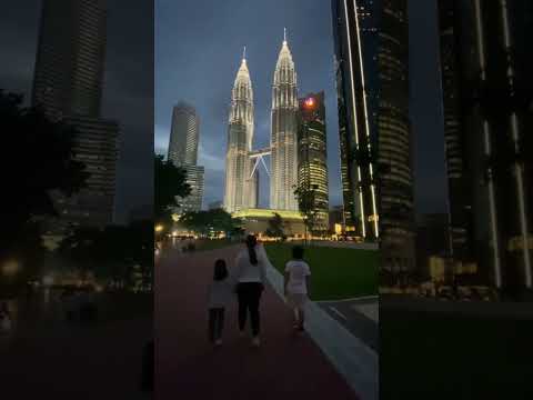 Night stroll & family fun at KLCC Park under the Petronas Towers ๐๐ด #FamilyTime #kualalumpur