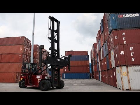 US Q4 GDP Above Estimate at 3.4%, Jobless Claims Fall