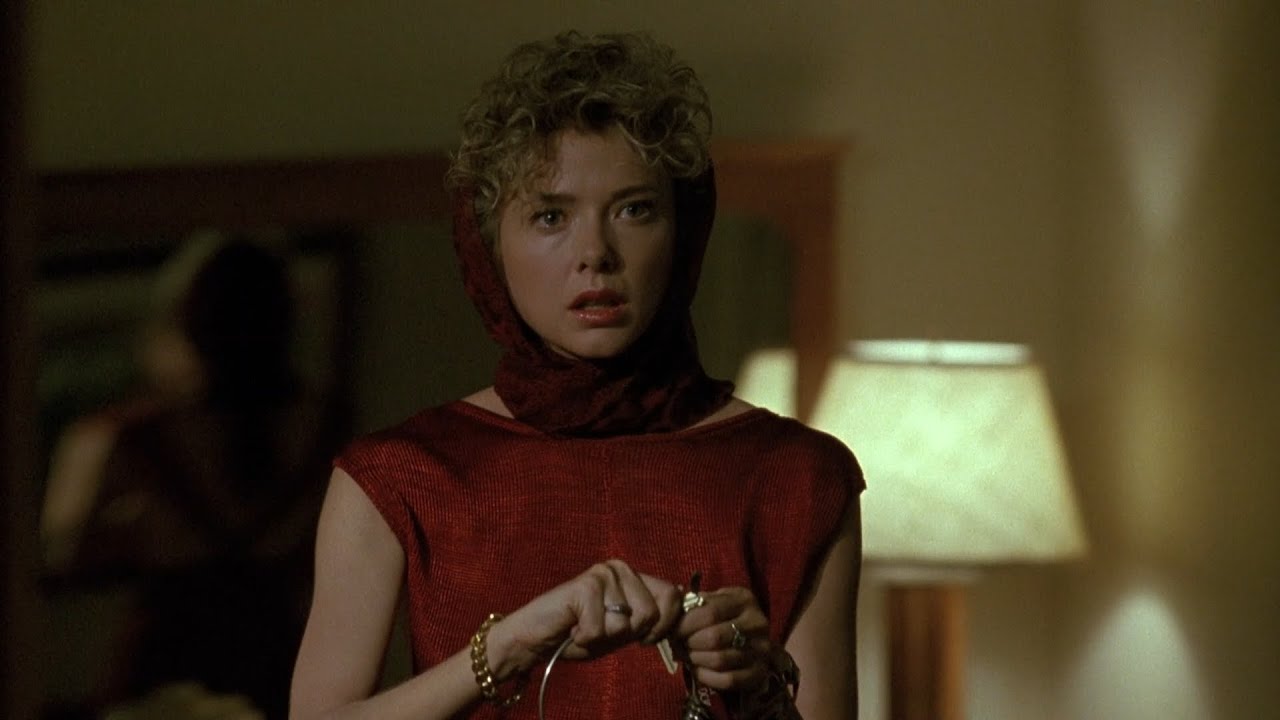 THE GRIFTERS Anjelica Huston Annette Bening | SCENE