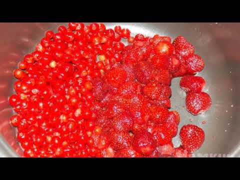 Red currant jam with frozen strawberries in a slow cooker