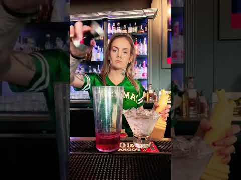 French Martini #diy #bartender #cocktails #drinkrecipe #recipes #Martini #mixeddrinks #frenchmartini