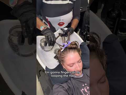 Rëzo styling with Rëzo Curl Manifest Gel