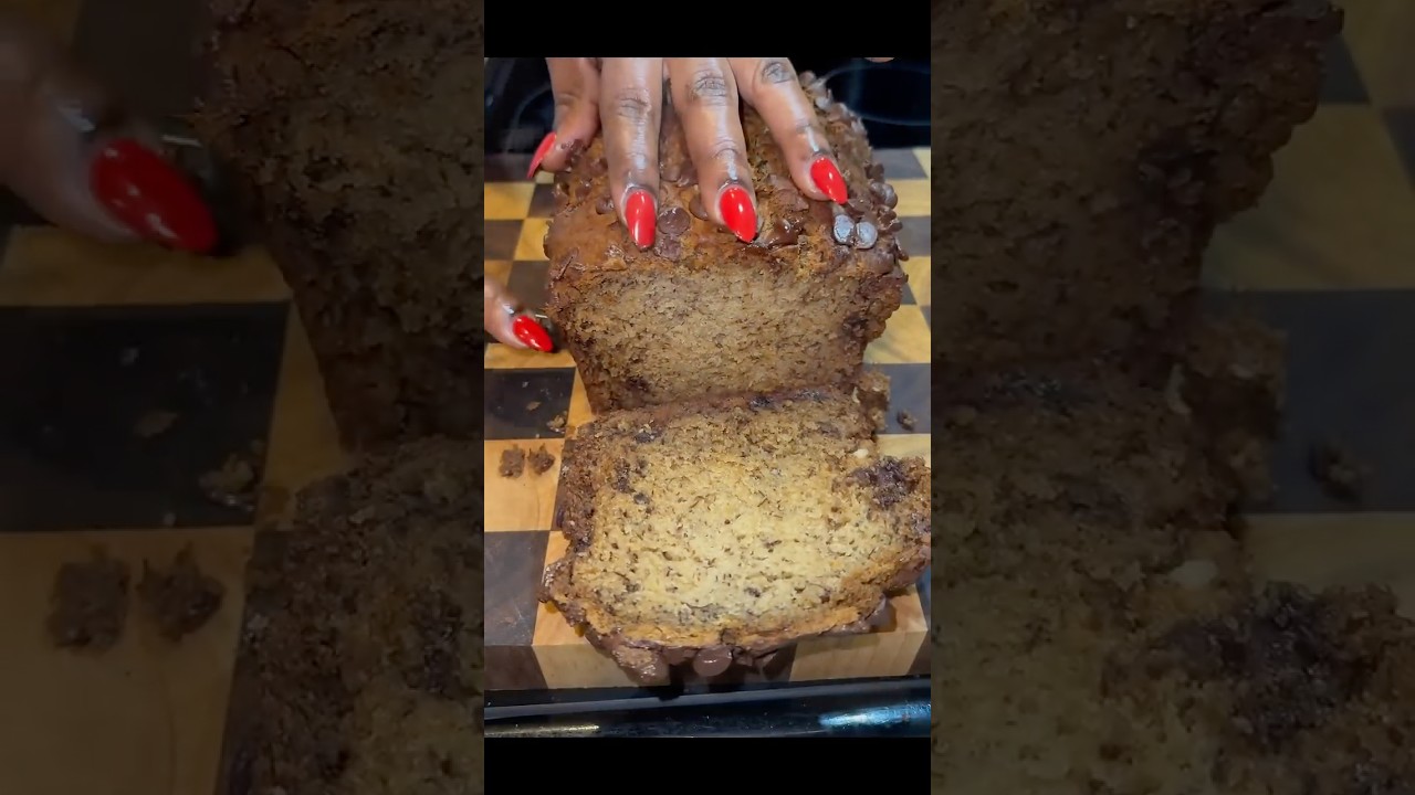 How to bake the tastiest chocolate chip banana bread #cooking #viralvideo #food