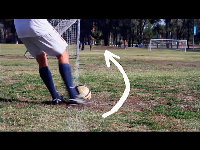 Video: The physics behind bending a football in the air