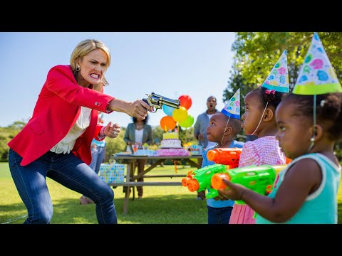 HOA Karen Pointed Fake Gun at Black Toddlers Playing With Water Guns — Didn’t Know I’m Federal Toy..