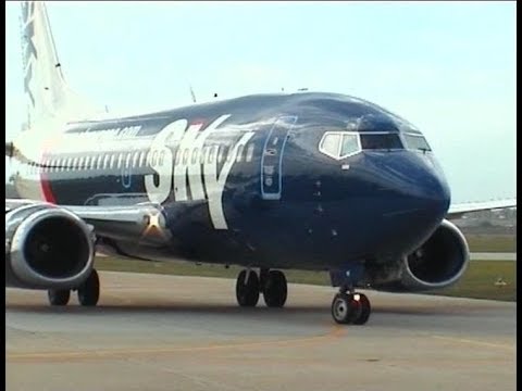 Boeing 737-300 SkyEurope Airlines Landing & Taxiing @ Airport Brno-Tuřany