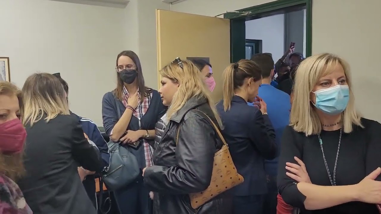 Εκπαιδευτήρια Ράπτου: Γονείς «πολιορκούν» την Πρωτοβάθμια Διεύθυνση ...