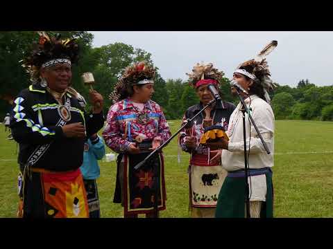 Ë:sgä:nye:’ (Seneca New Women’s Shuffle Dance)
