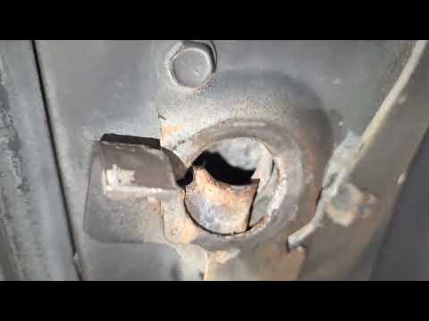where is the C3 hood key?
